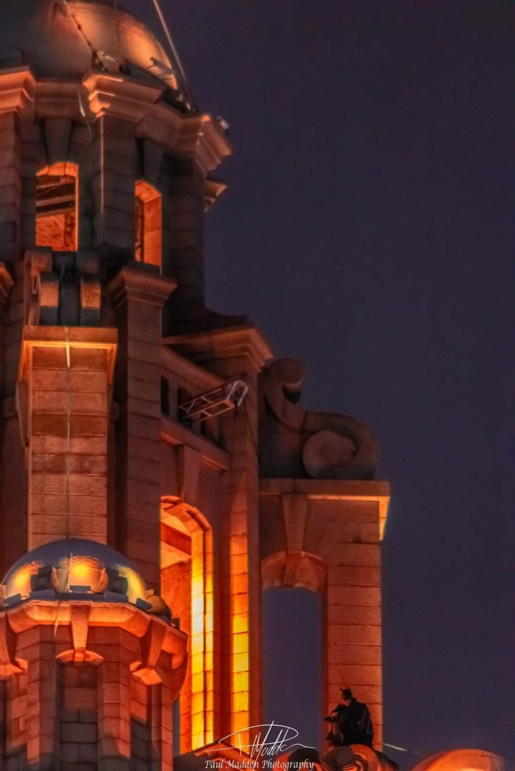 The Batman – New Set Photos Show Batman Jumping Off a Rooftop in a ...