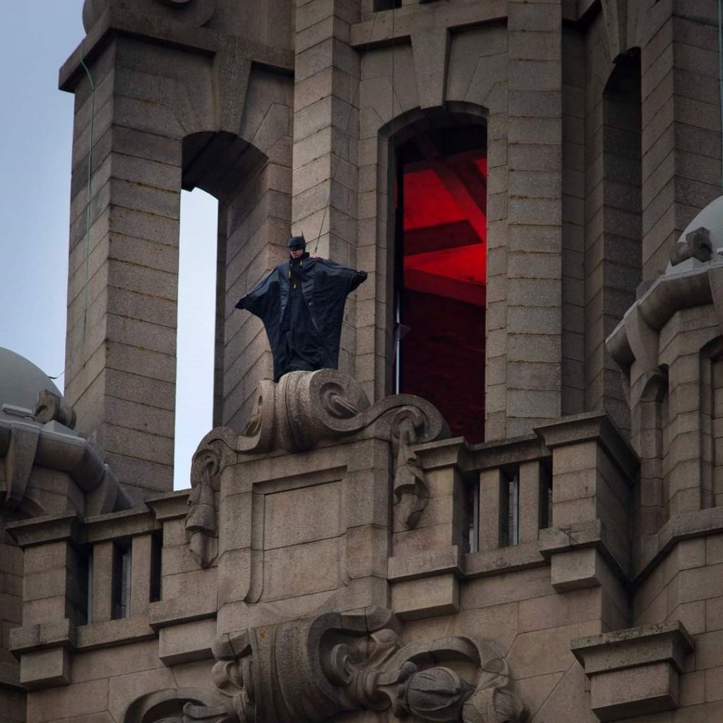 The Batman – New Set Photos Show Batman Jumping Off a Rooftop in a ...